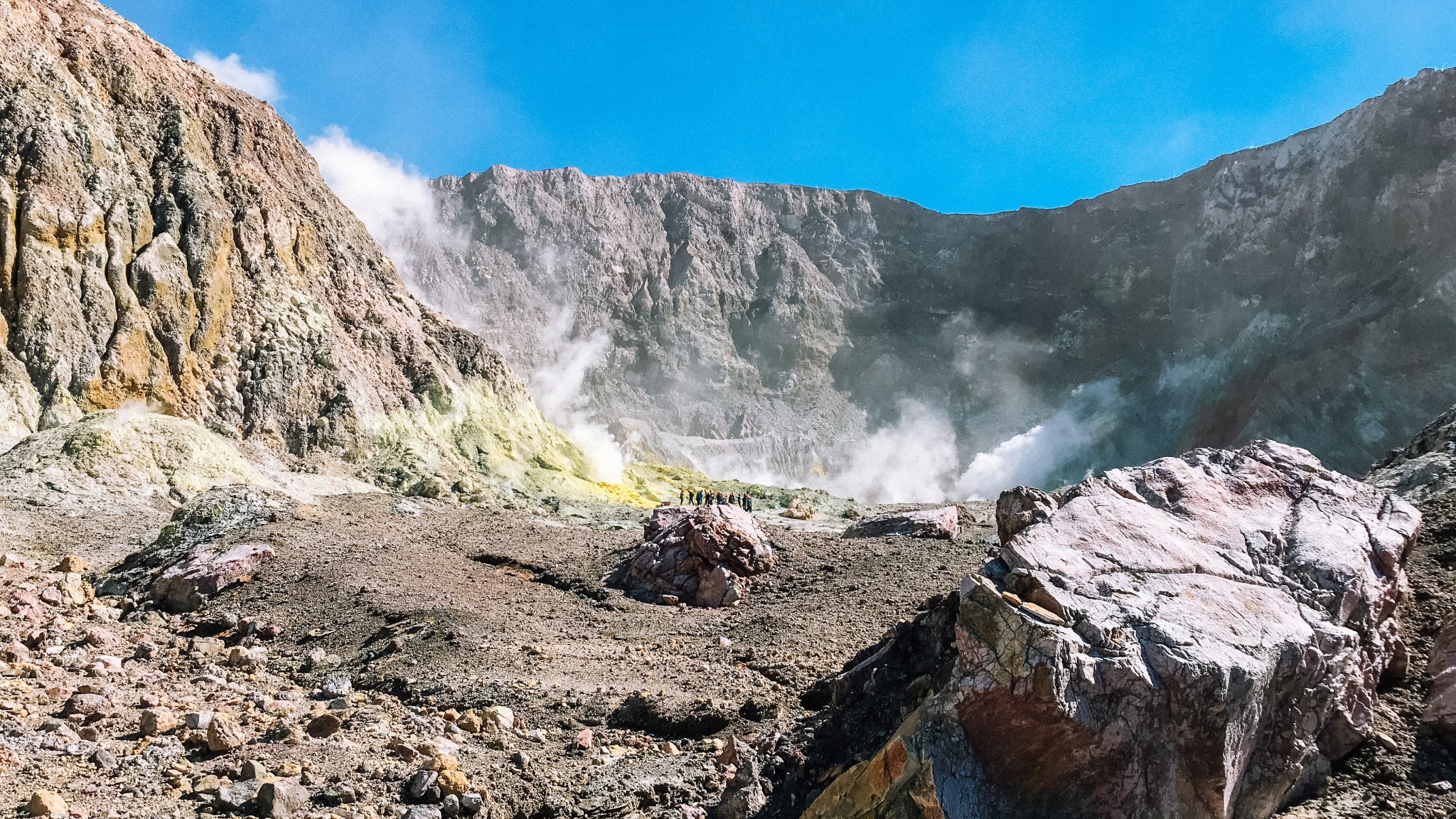 Brave Series: Exploring New Zealand's 'White Island'- an ACTIVE marine ...